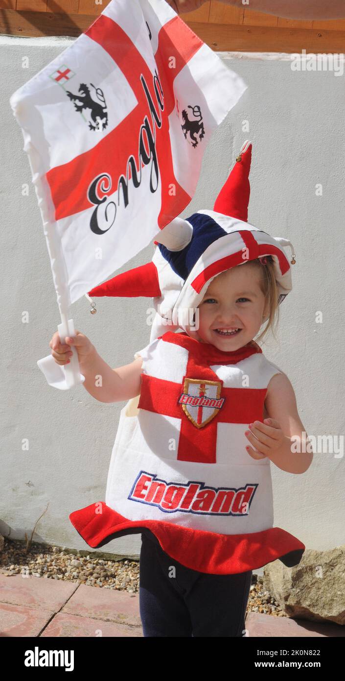 2 YEAR OLD IMARNI BANKS GETS READY FOR THE BIG MATCH IN AN ENGLAND HAT ...