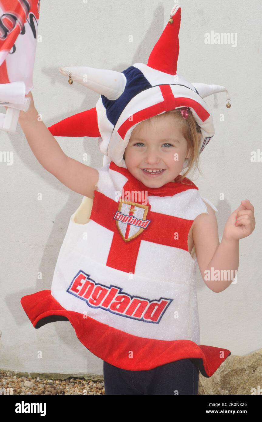 2 YEAR OLD IMARNI BANKS GETS READY FOR THE BIG MATCH IN AN ENGLAND HAT ...