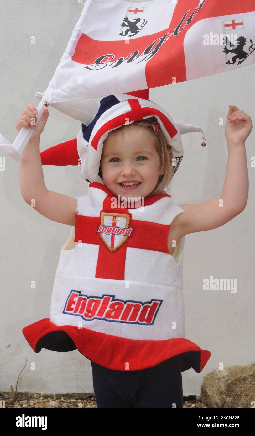 2 YEAR OLD IMARNI BANKS GETS READY FOR THE BIG MATCH IN AN ENGLAND HAT ...