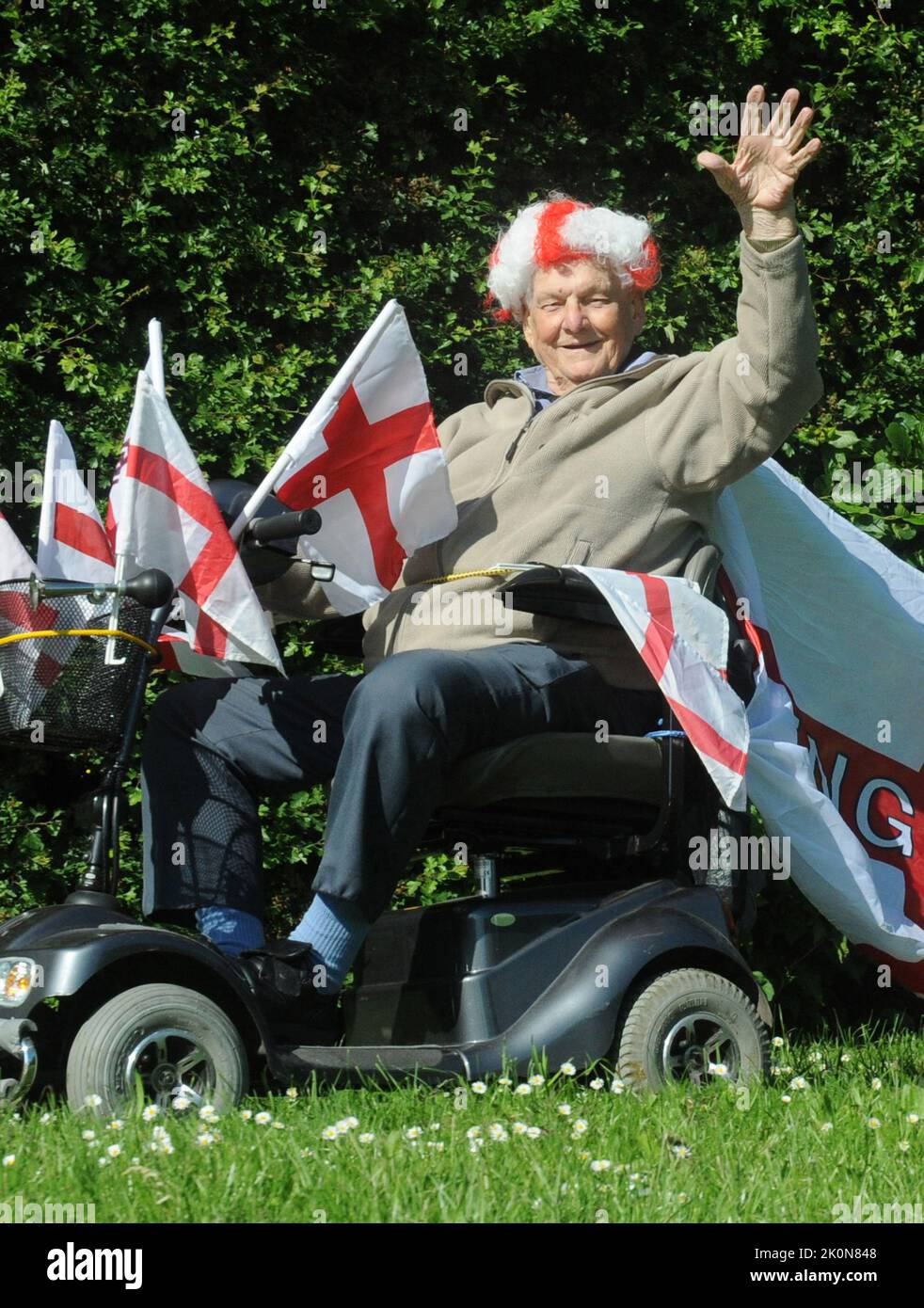 88 YEAR OLD RALPH HOLMES SHOWS HIS COLOURS AS HE RIDES HIS SCOOTER ...