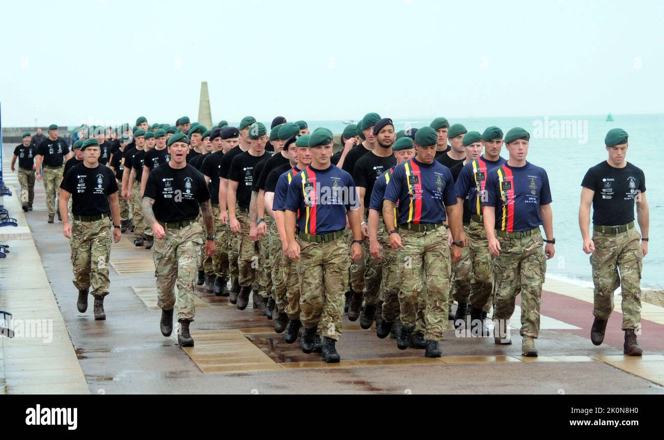 ROYAL MARINE COMMANDOS SET OFF FR5OM SOUTHSEA AT THE START OF THEIR ...