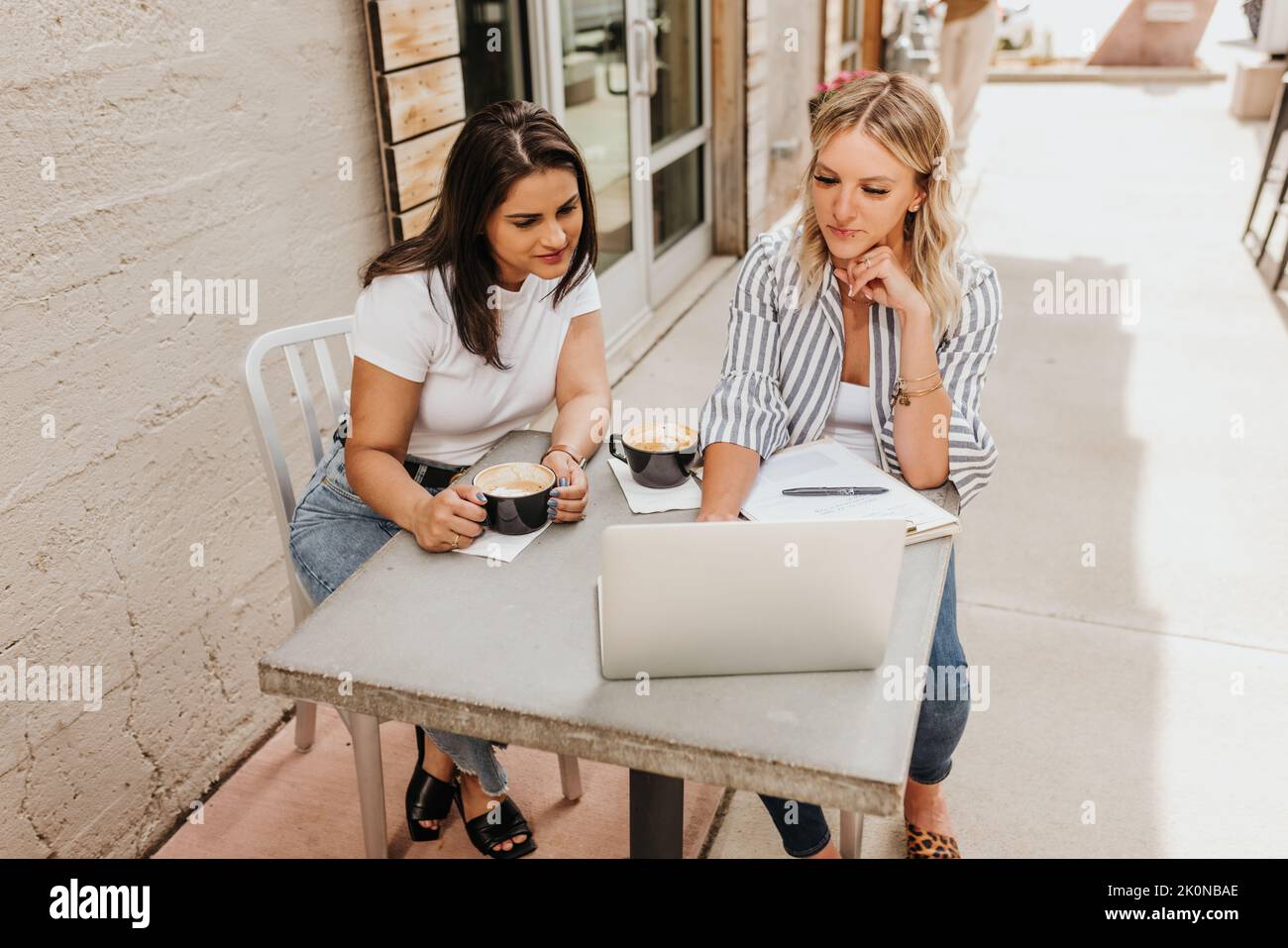 Paper pen over laptop coffee hi-res stock photography and images - Alamy