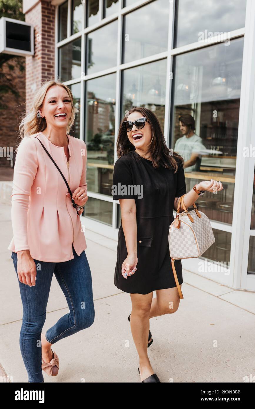 Professional women hi-res stock photography and images - Alamy