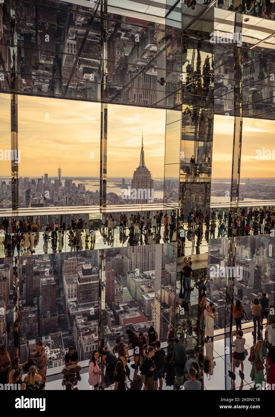sunset in skyscraper New York City reflections people Stock Photo - Alamy