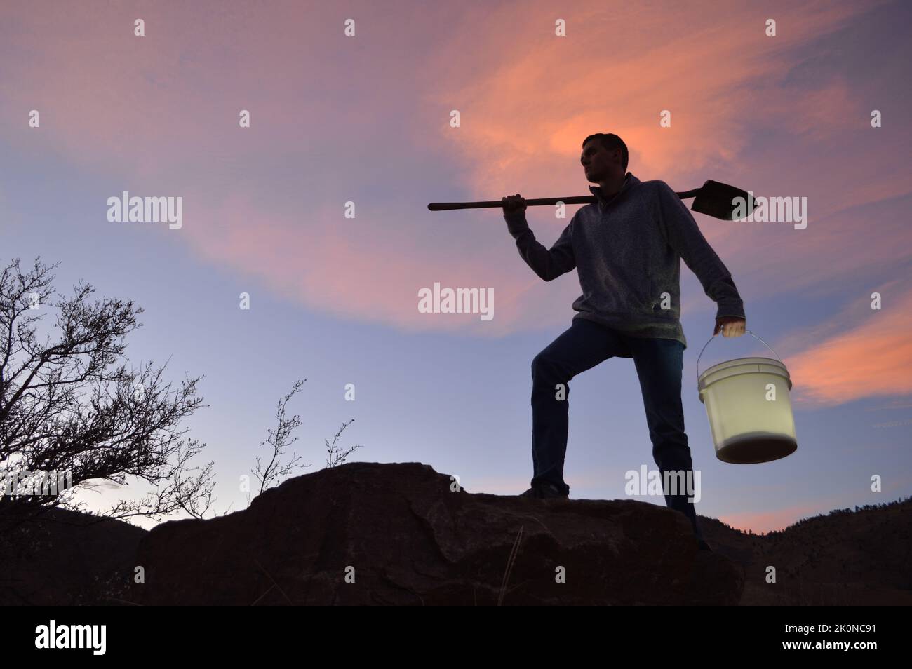 Man carrying bucket hi-res stock photography and images - Alamy