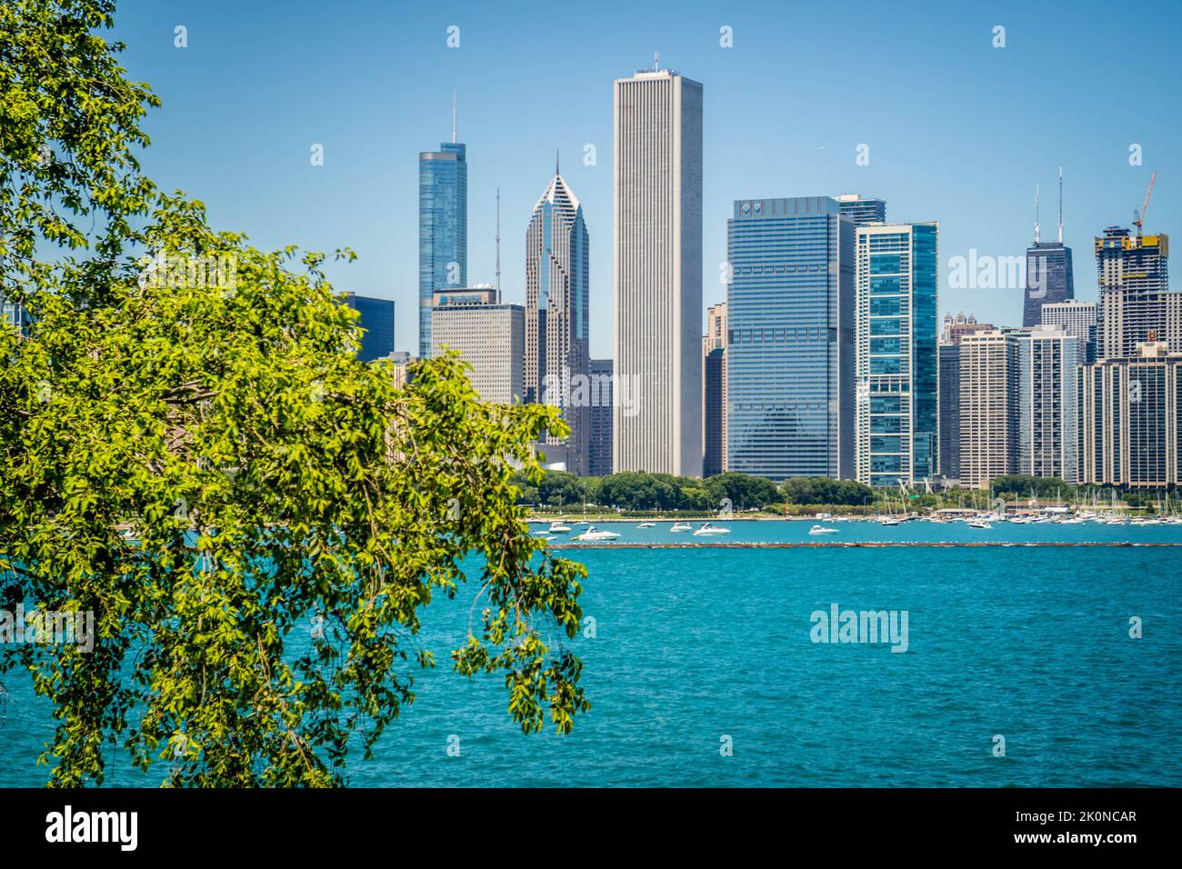A huge skyscraper building in Chicago, Illinois Stock Photo - Alamy