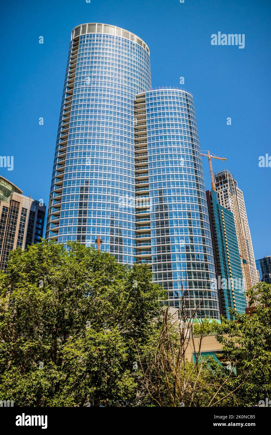 A huge skyscraper building in Chicago, Illinois Stock Photo - Alamy