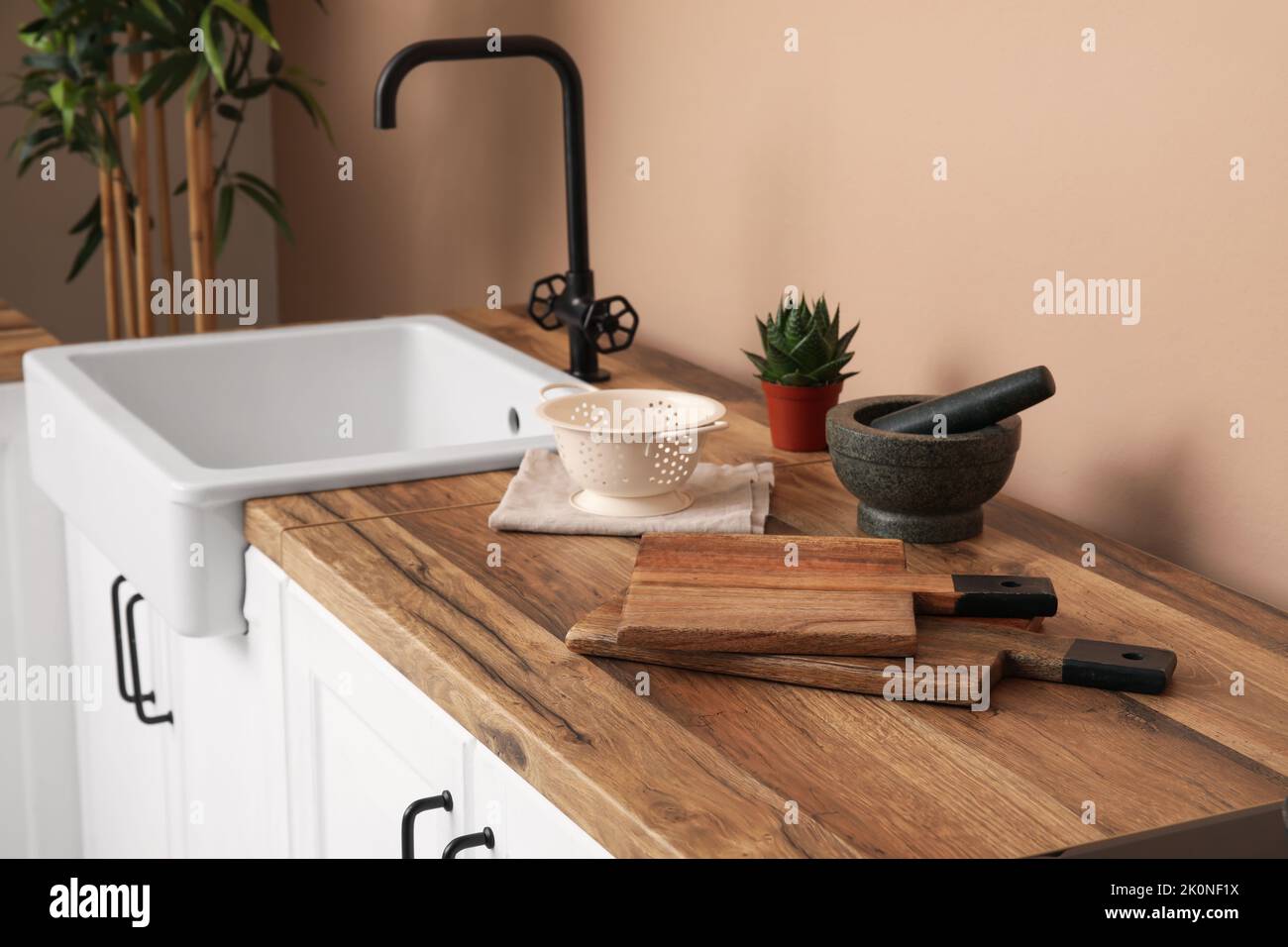 Colander beige kitchen equipment hi-res stock photography and images ...