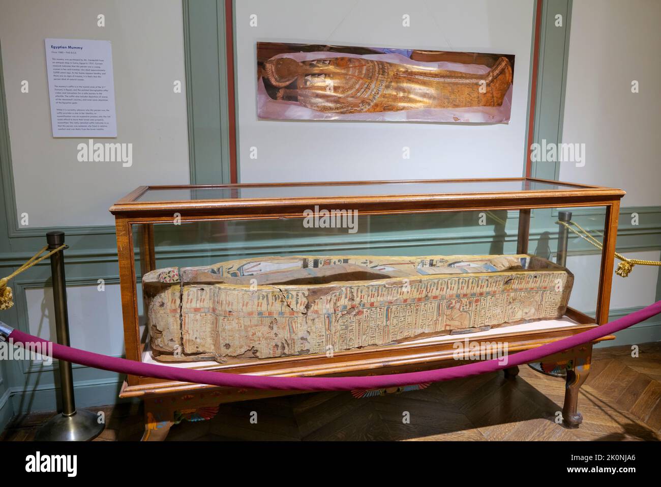 Tomb casket of tutankhamun hi-res stock photography and images - Alamy