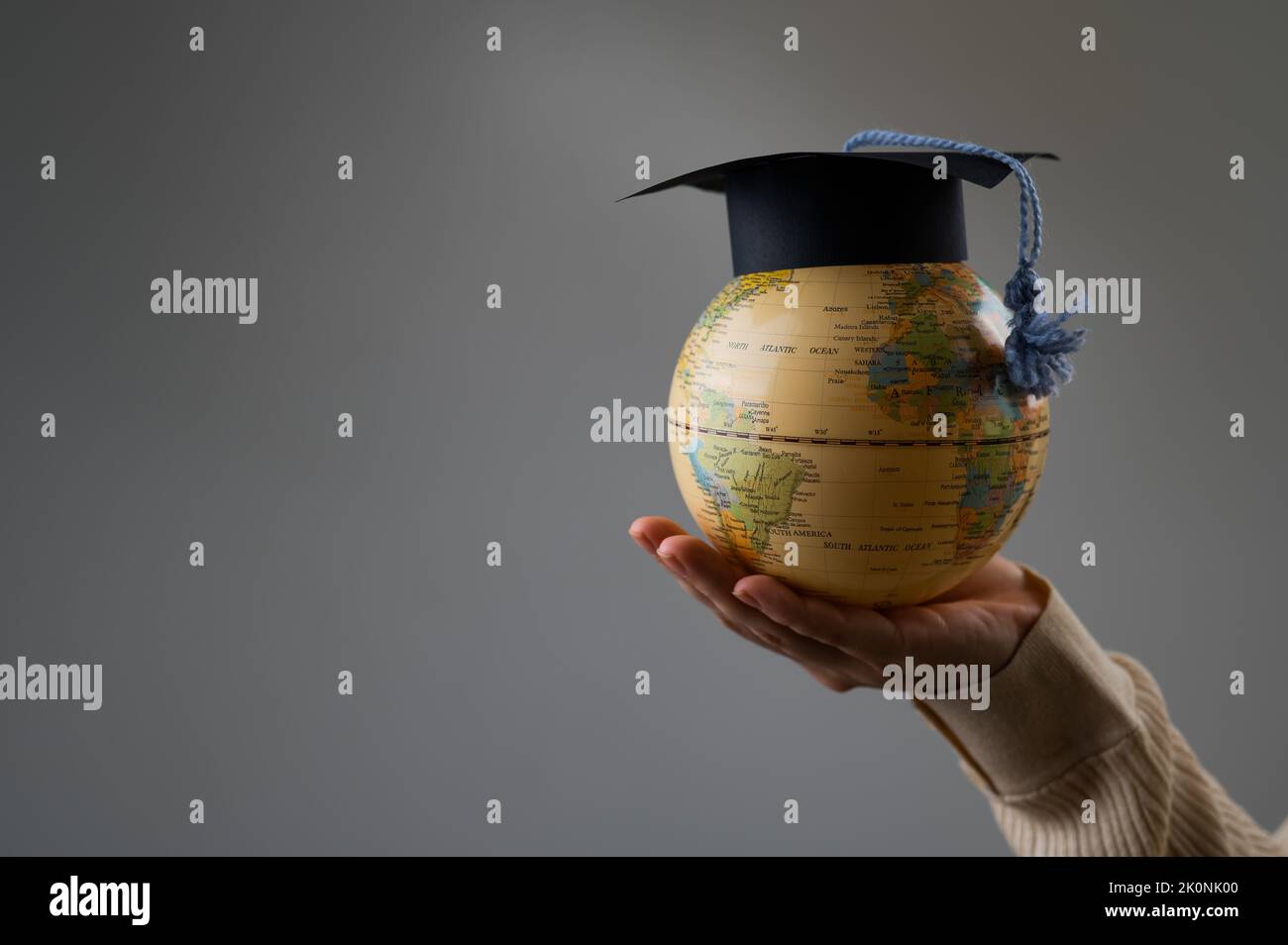 World globe graduation cap diploma hi-res stock photography and images ...