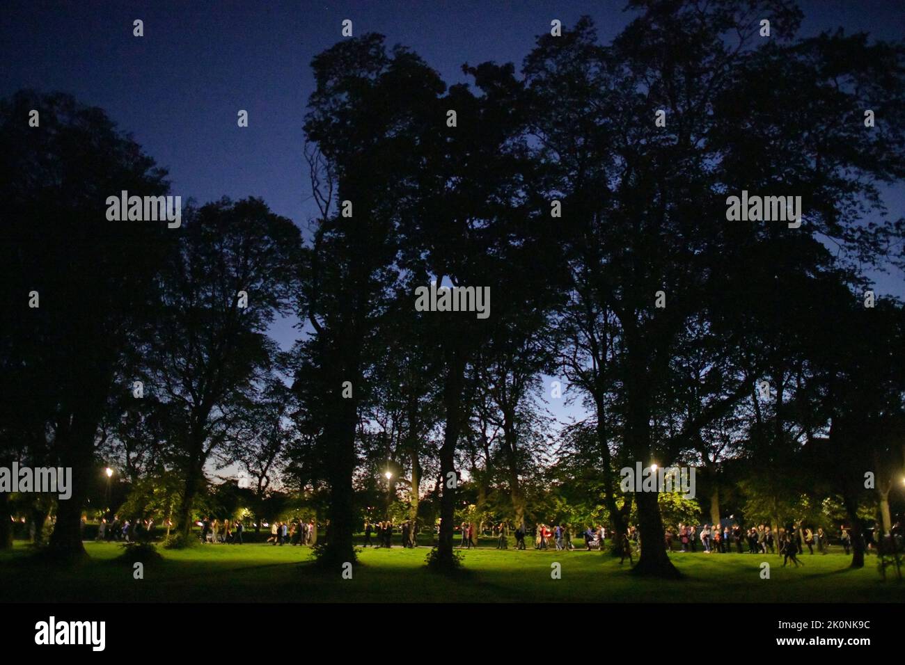 Edinburgh Scotland, UK 12 September 2022. Thousand of people queue ...