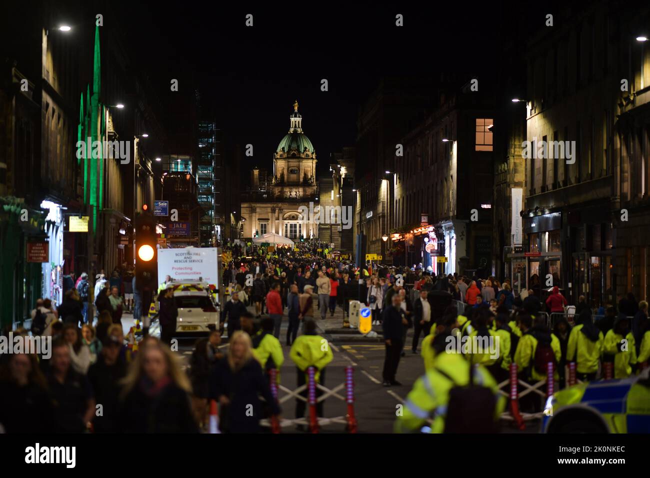 Edinburgh Scotland, UK 12 September 2022. Thousand of people queue ...
