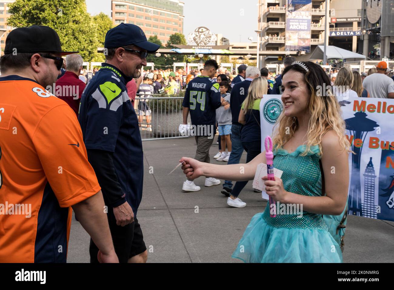 Pro football team owner hi-res stock photography and images - Alamy