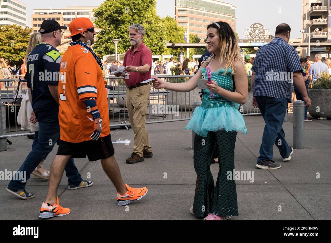 Pro football team owner hi-res stock photography and images - Alamy