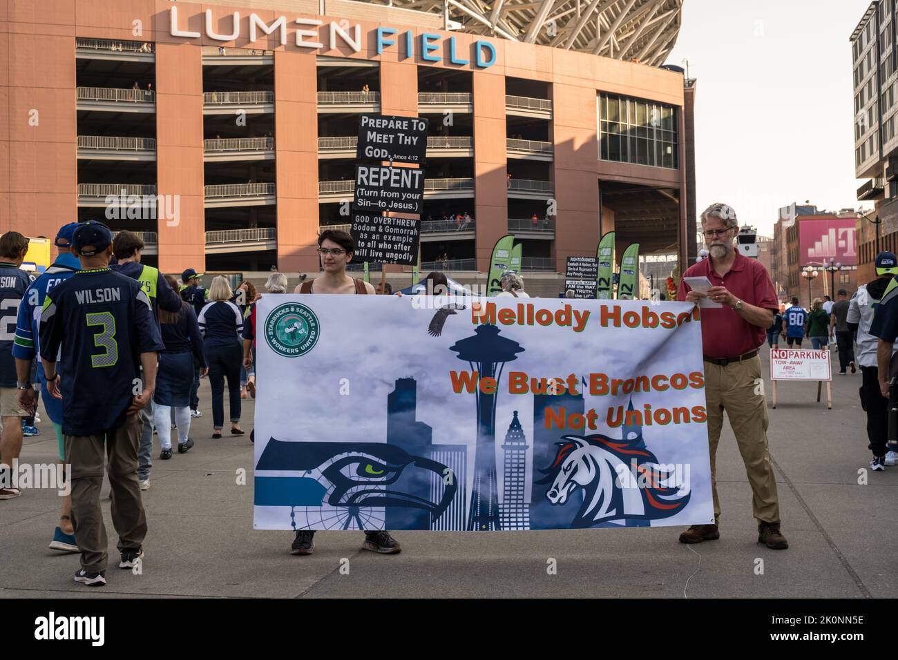 Pro football team owner hi-res stock photography and images - Alamy