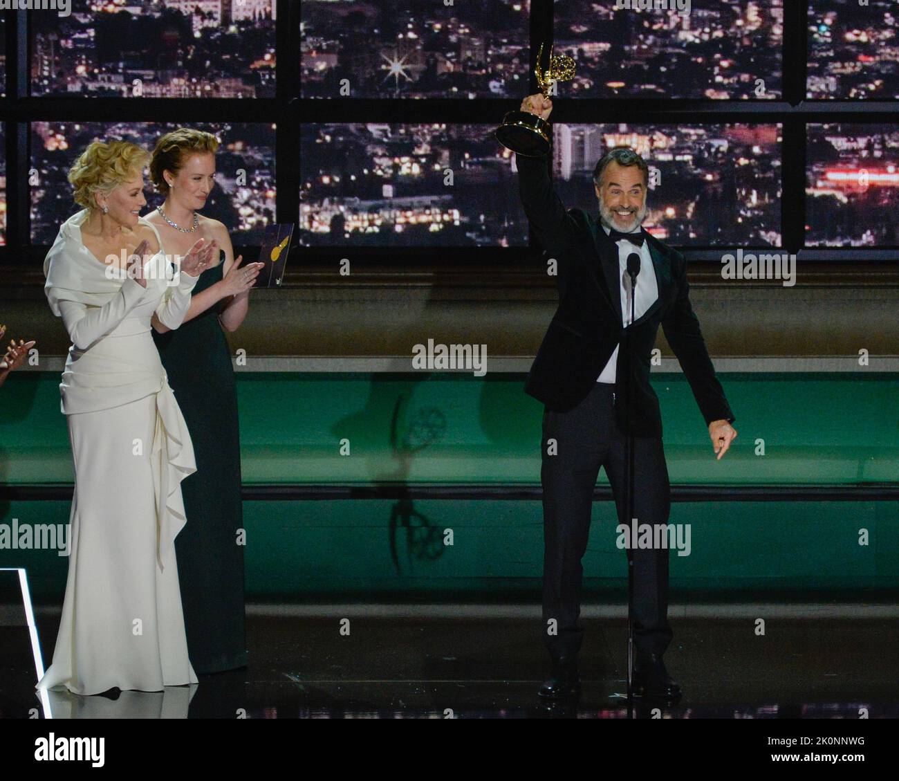 Los Angeles, United States. 12th Sep, 2022. Murray Bartlett accepts the ...