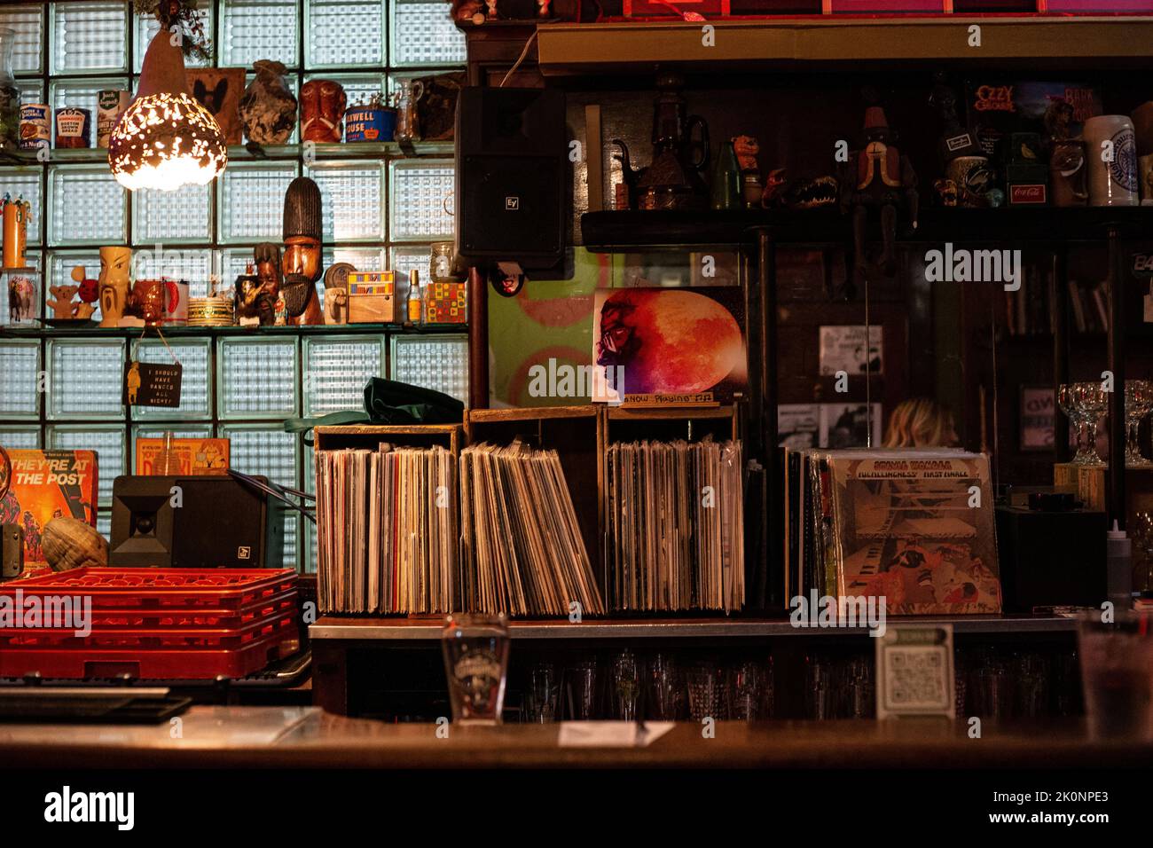 Dive bar hi-res stock photography and images - Alamy