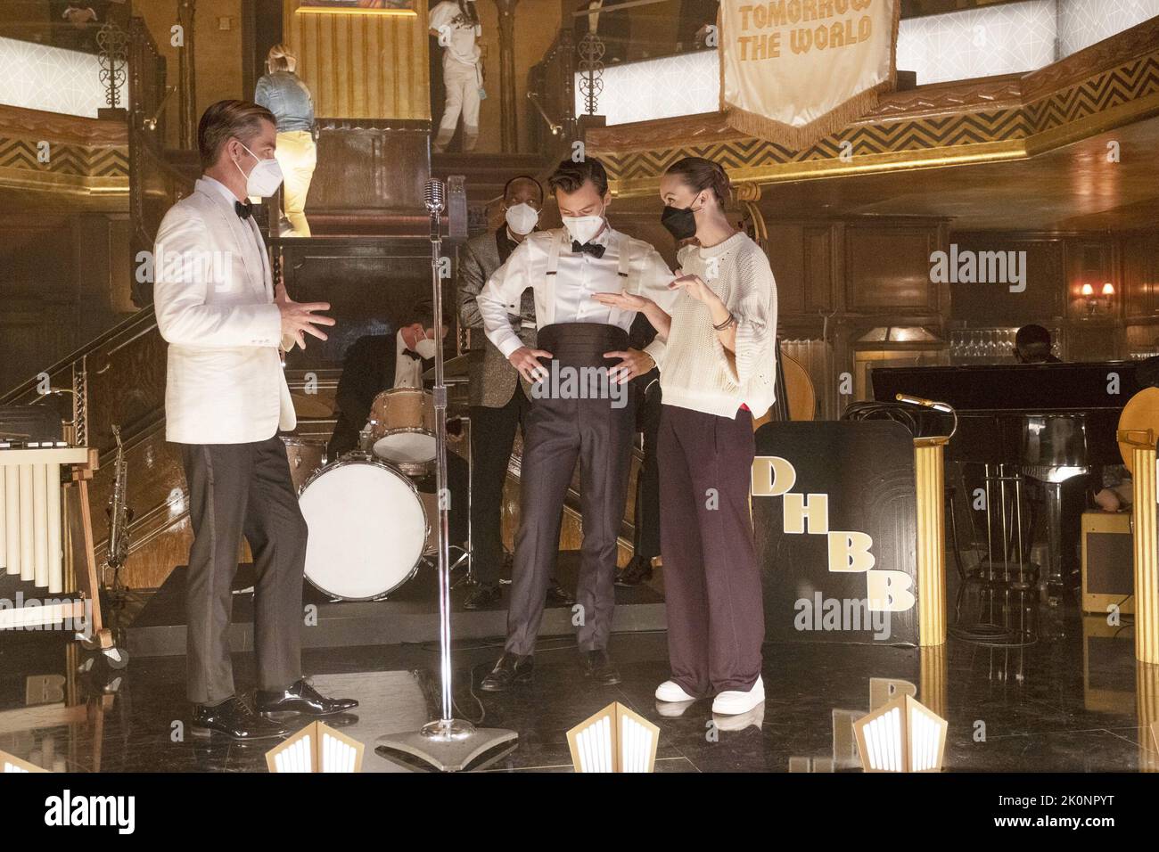 DON'T WORRY DARLING, from left: Chris Pine, Harry Styles, director ...