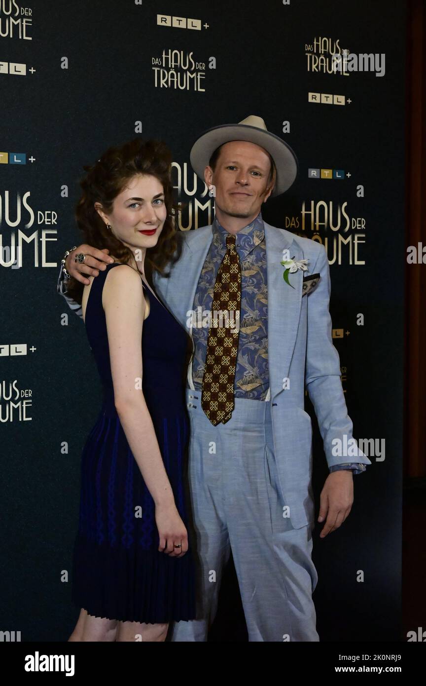 Amy Benkenstein und Alexander Scheer bei der RTL+ Premiere von `Das ...