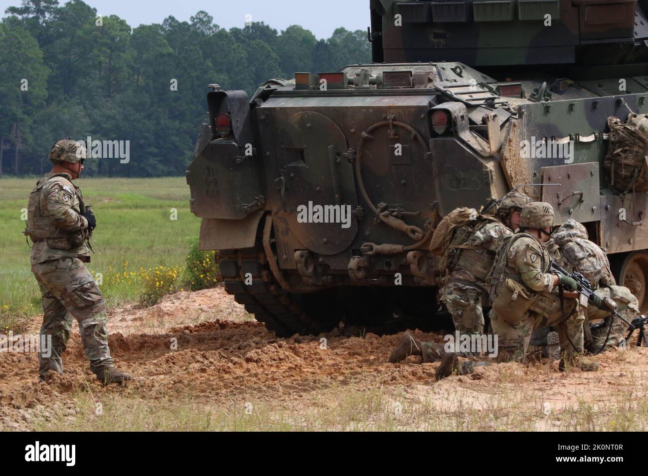 U.S. Army Soldiers assigned to the "Mustang Squadron," 6th Squadron ...