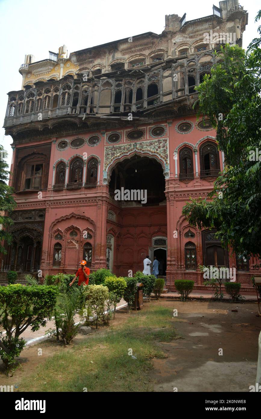 Chiniot, Punjab, Pakistan. 12th Sep, 2022. Pakistani photographers ...