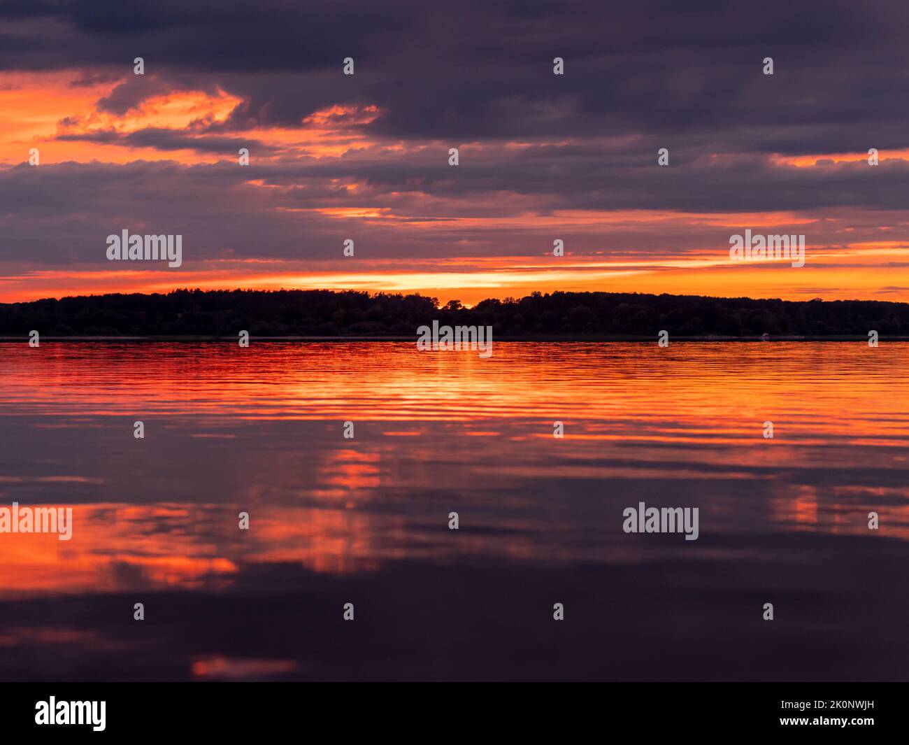 Atmospheric colorful sunset sky hi-res stock photography and images - Alamy