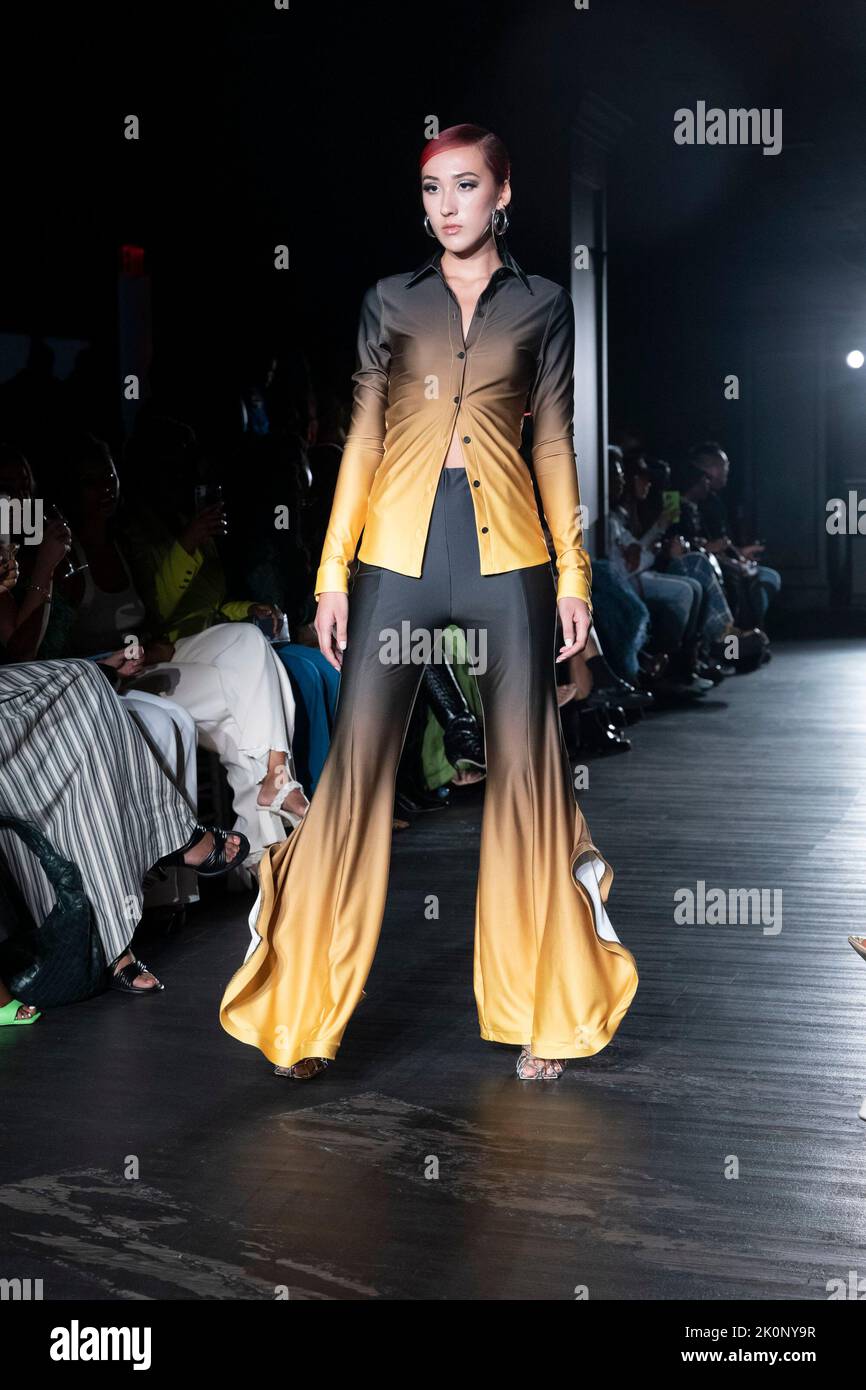 B 12 on runway hi-res stock photography and images - Alamy