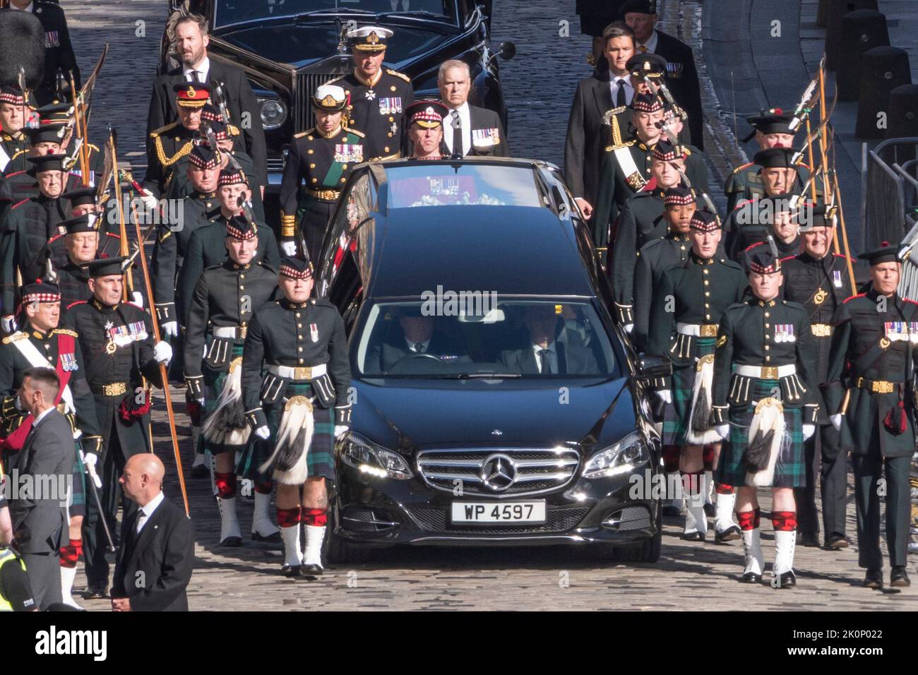 Edinburgh, UK. 12th Sep, 2022. On the way to Queen Elizabeth II's last ...