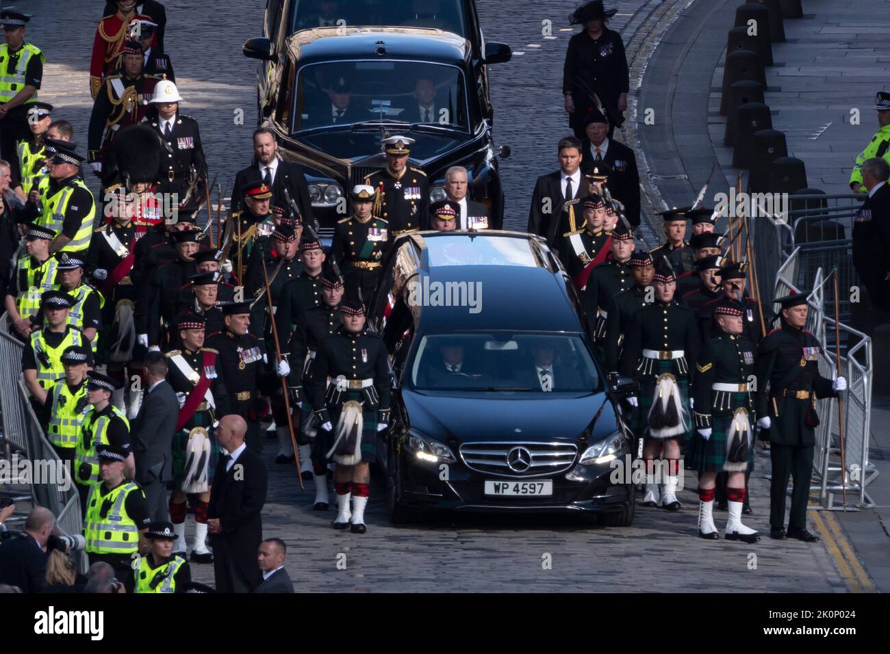 Edinburgh, UK. 12th Sep, 2022. On the way to Queen Elizabeth II's last ...