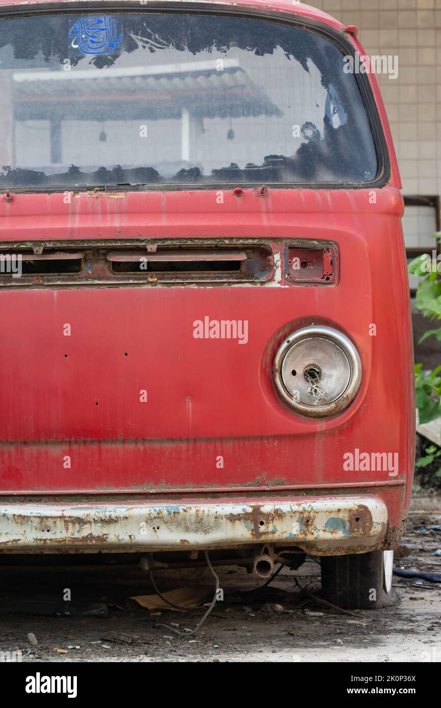 Vintage red car Stock Photo - Alamy