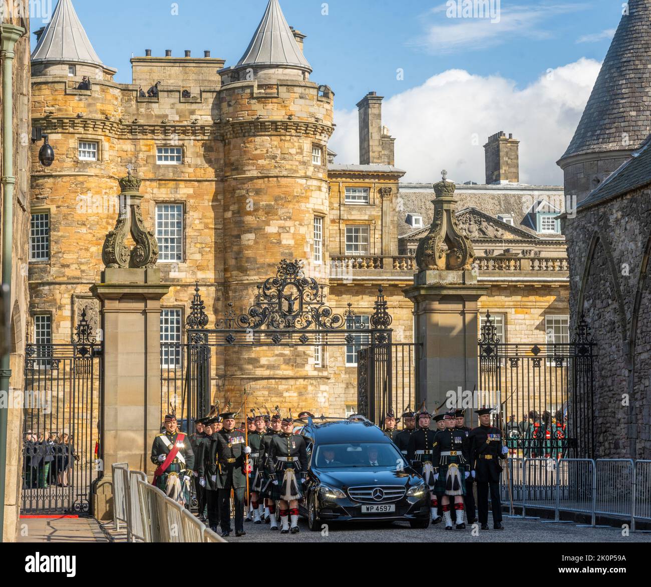 Abbey Strand, Palace of Holyroohouse, Edinburgh, UK. 12th Sep, 2022. UK ...