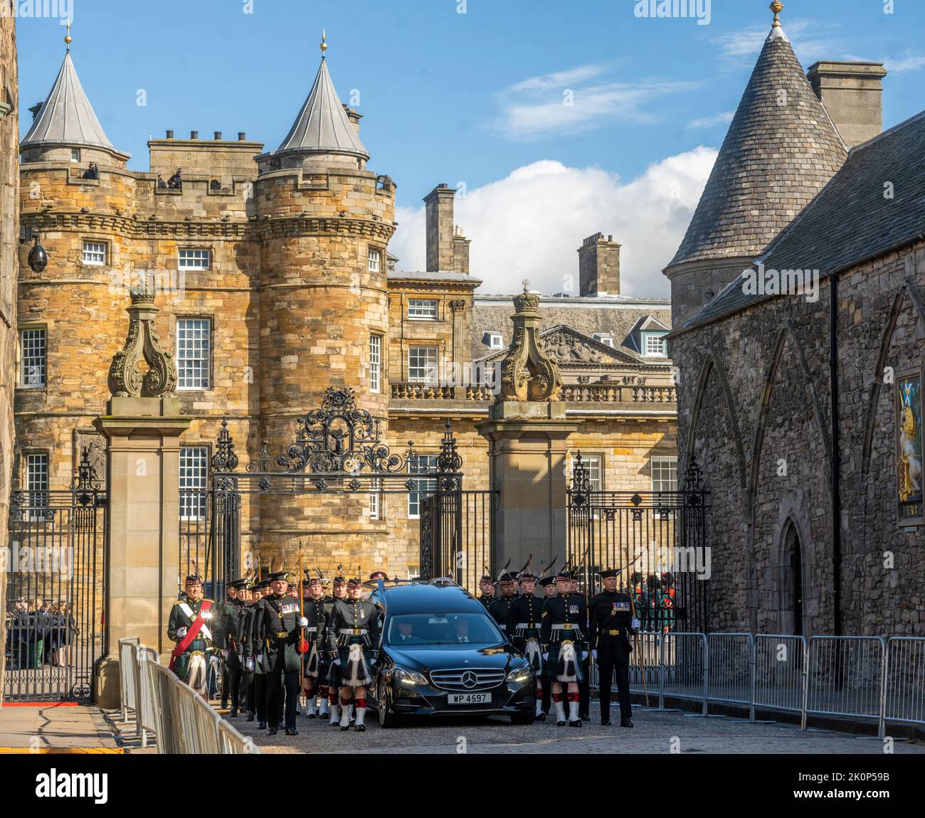 Abbey Strand, Palace of Holyroohouse, Edinburgh, UK. 12th Sep, 2022. UK ...