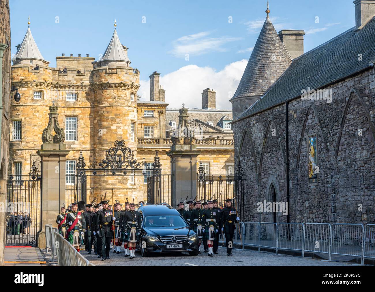 Abbey Strand, Palace of Holyroohouse, Edinburgh, UK. 12th Sep, 2022. UK ...