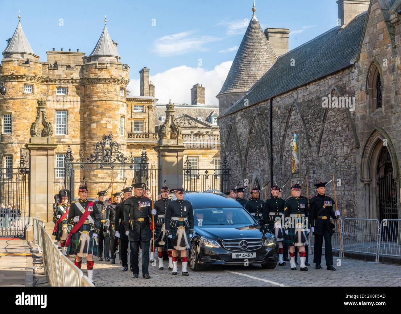 Abbey Strand, Palace of Holyroohouse, Edinburgh, UK. 12th Sep, 2022. UK ...