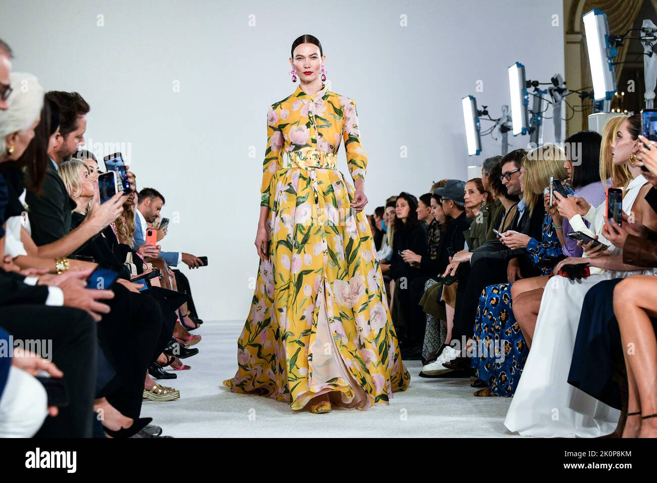 2022 karlie kloss hi-res stock photography and images - Alamy