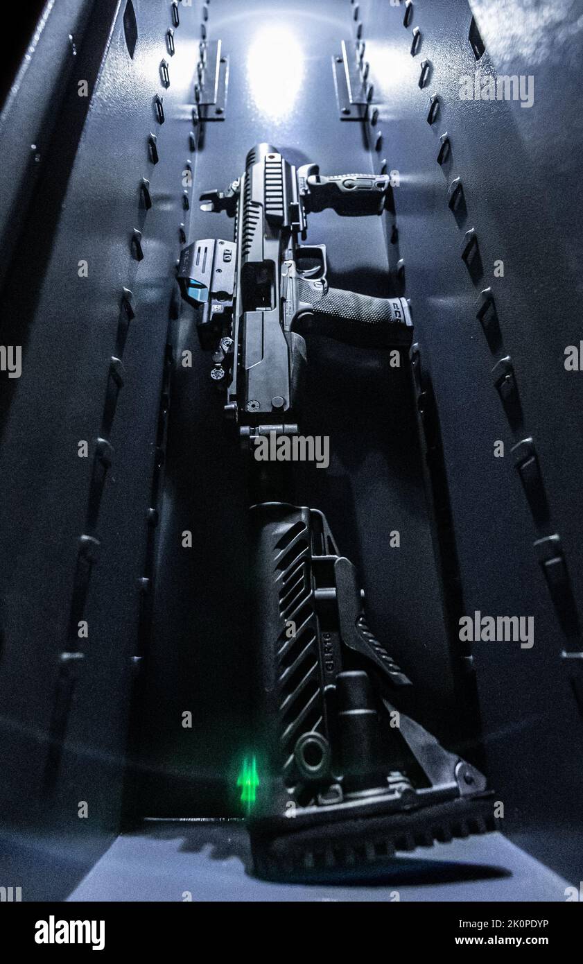 Rottweil, Germany. 10th Sep, 2022. A handgun mounted in a bump stock is ...