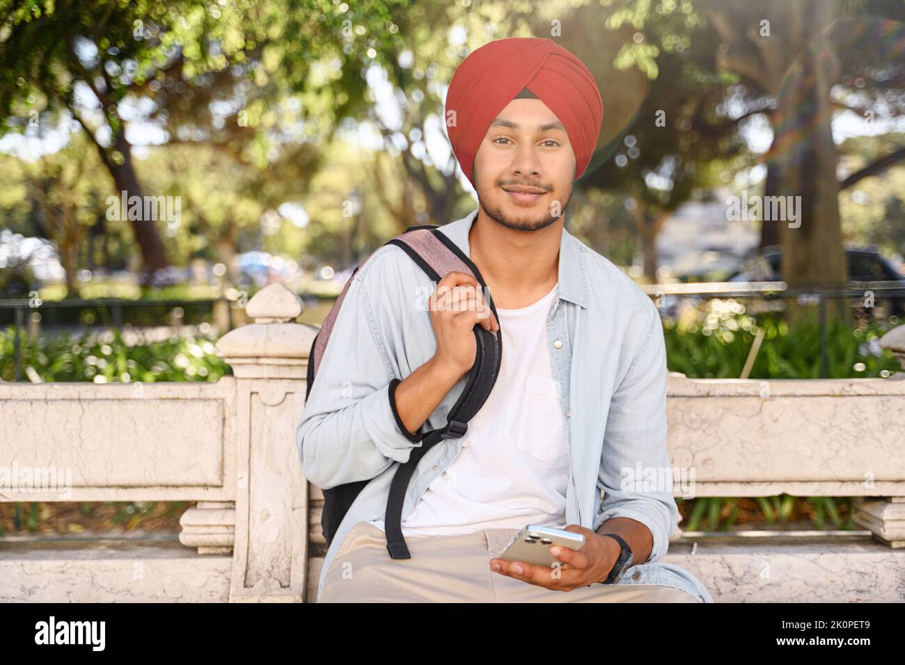 Hindu man in headdress hi-res stock photography and images - Alamy