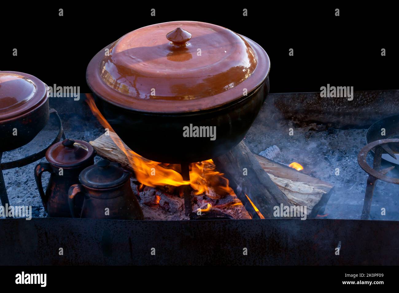Clay pot on the fire Stock Photo - Alamy