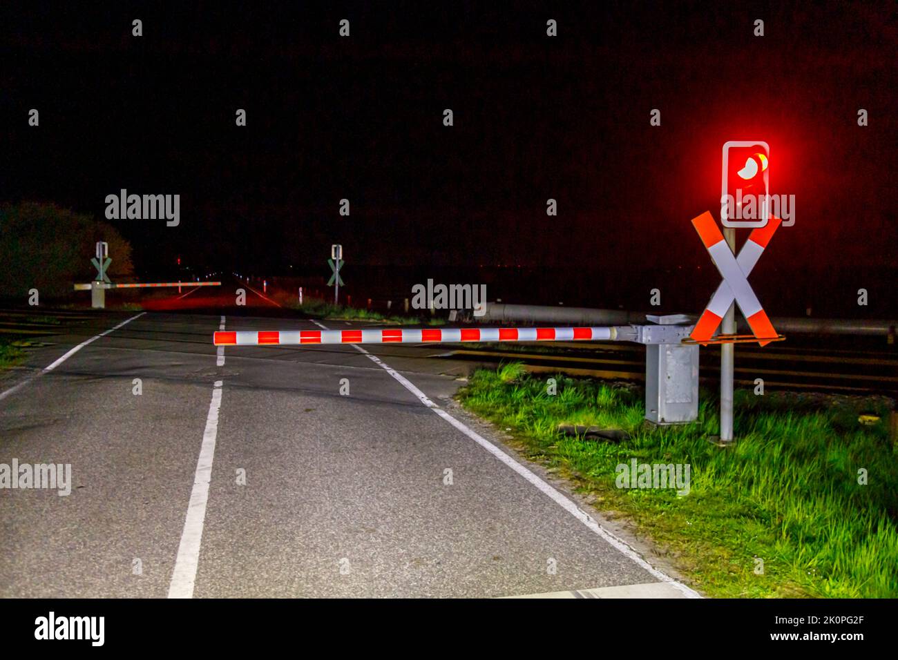 Level crossing lights hi-res stock photography and images - Alamy
