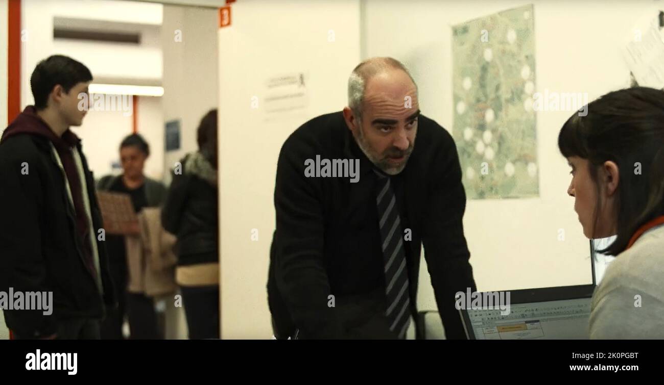 ON THE FRINGE, (aka EN LOS MARGENES), Christian Checa (left), Luis ...