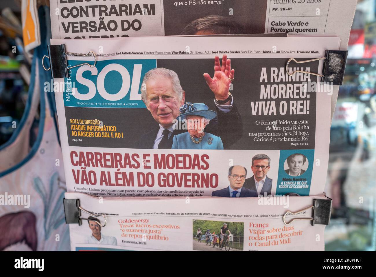 Lisbon, September 10th 2022: Newspapers in Lisbon reporting the death ...