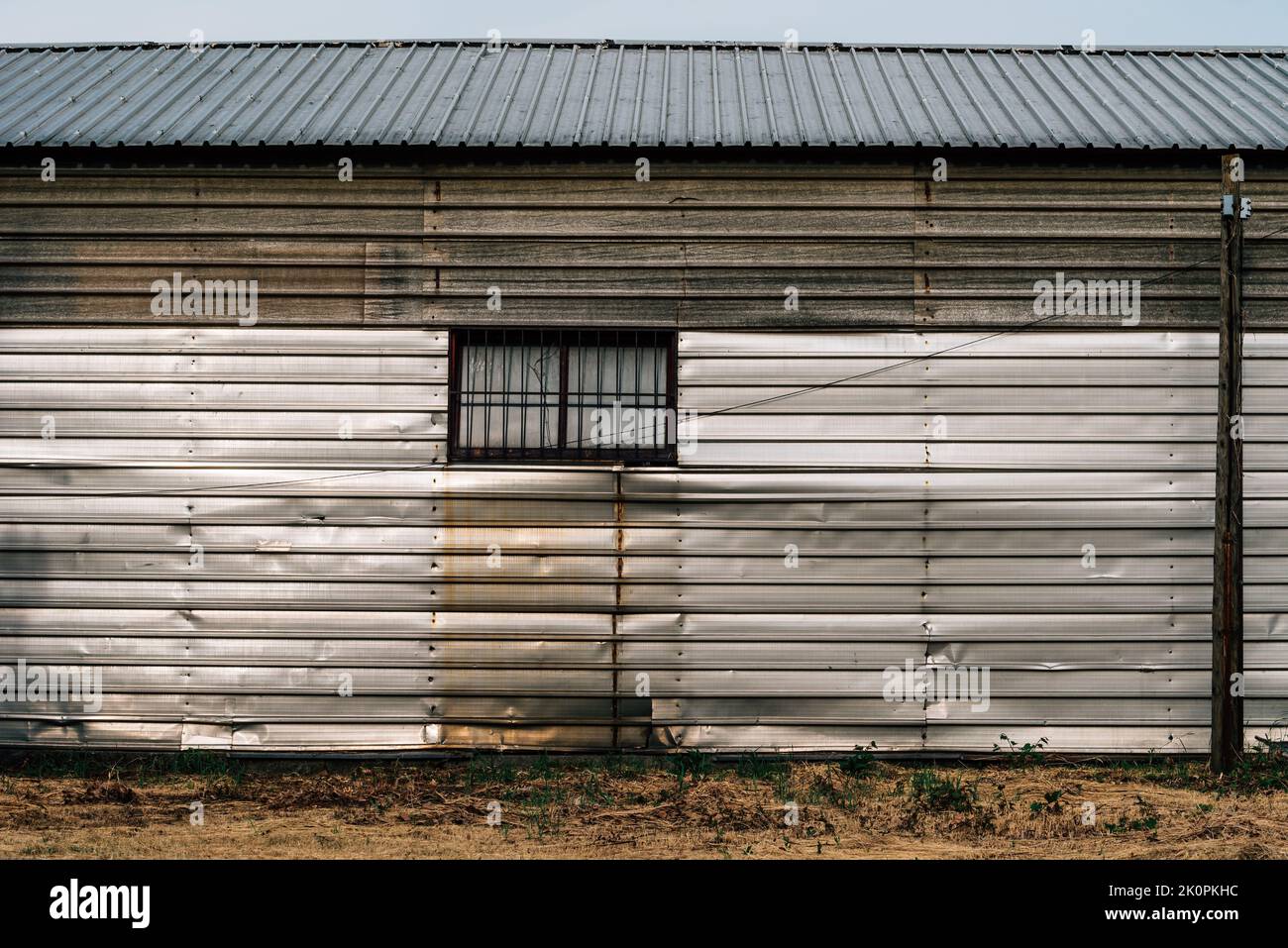 Corrugated metal building hi-res stock photography and images - Alamy