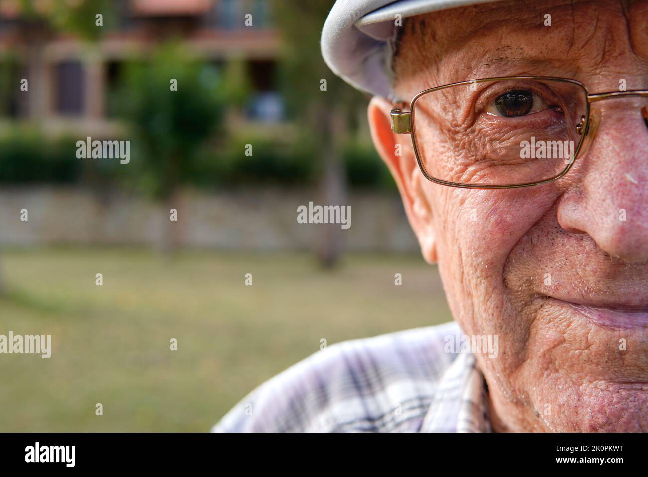 Alzheimer and dementia elderly hi-res stock photography and images - Alamy