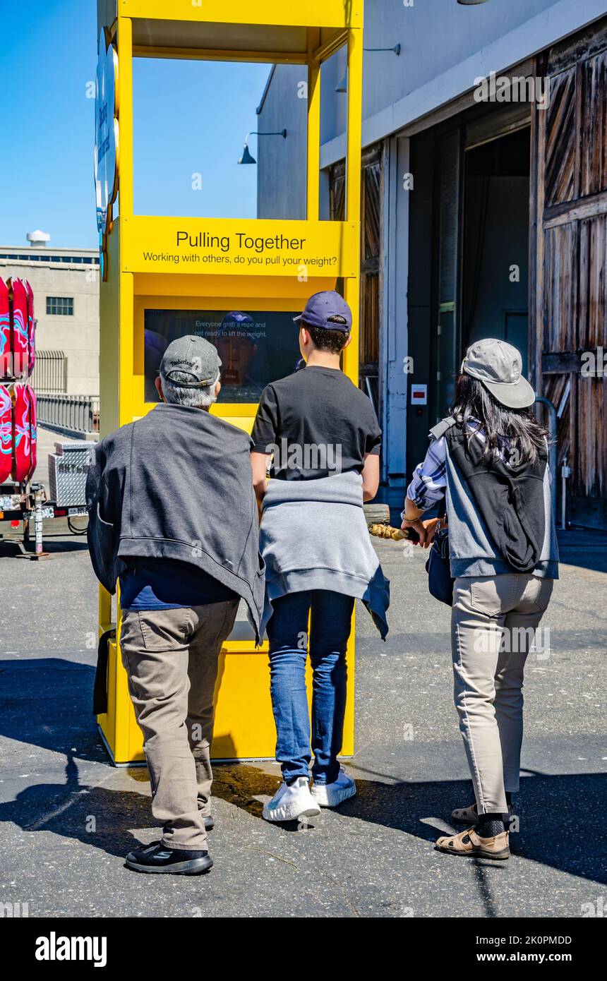 Exploratorium pier 15 hi-res stock photography and images - Alamy