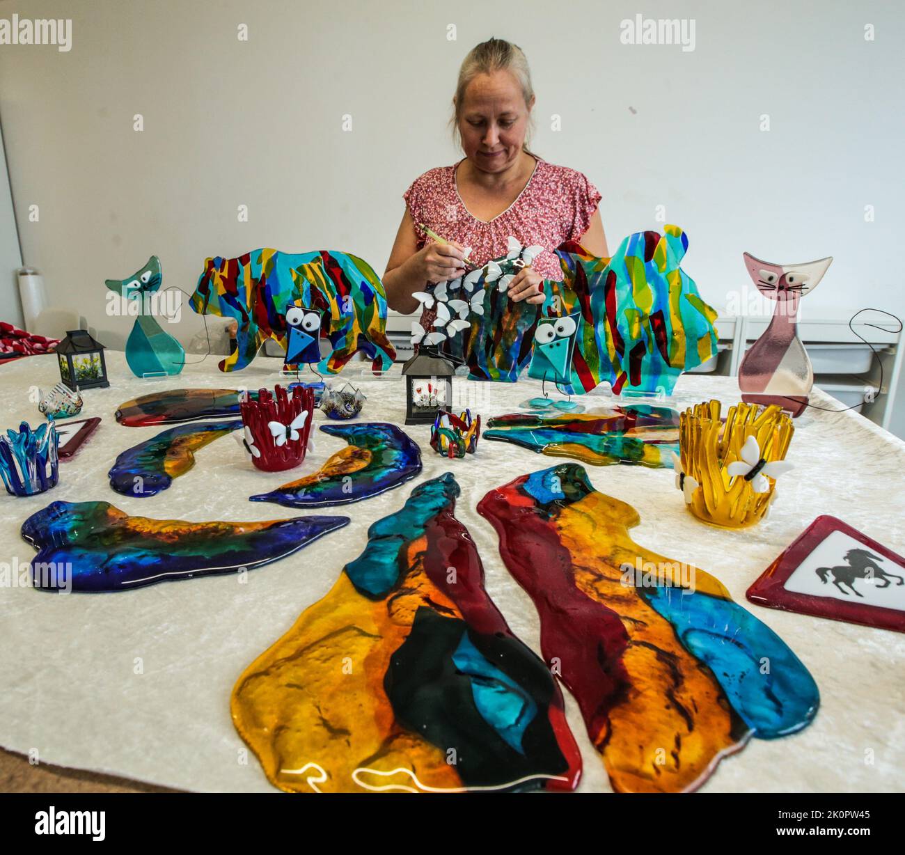 Abstract glsss art hi-res stock photography and images - Alamy