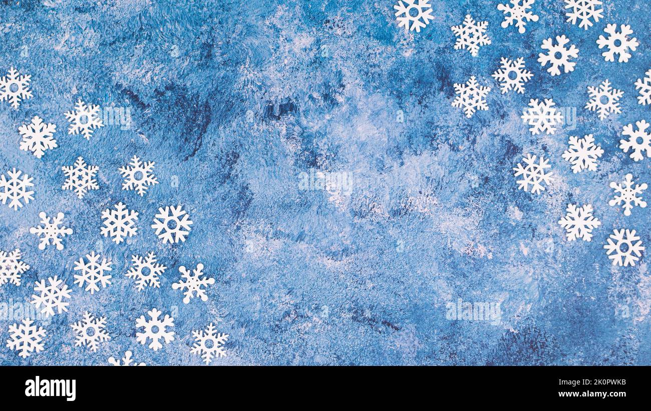 Snow flakes on icy blue background with copy space. Flat lay Stock ...