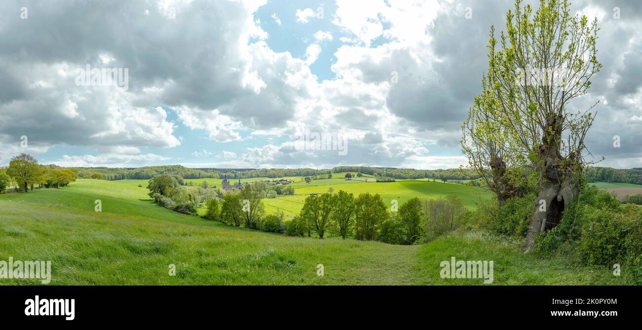 Rolling countryside with the belgian castle called kasteel van b hi-res ...