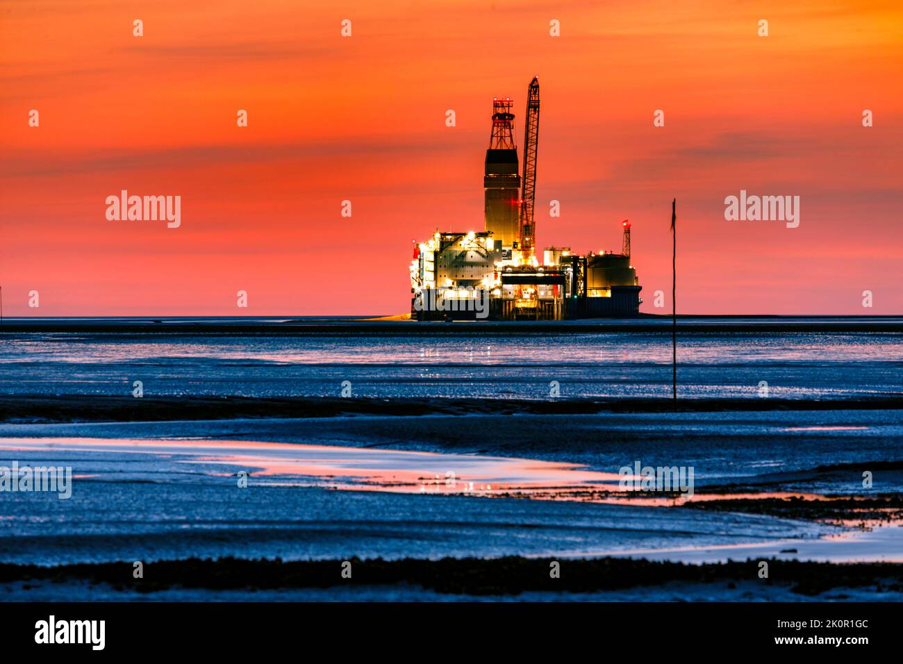 Offshore bohrinsel hi-res stock photography and images - Alamy