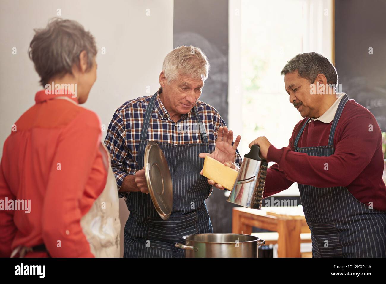 Group adults and seniors eating hi-res stock photography and images - Alamy