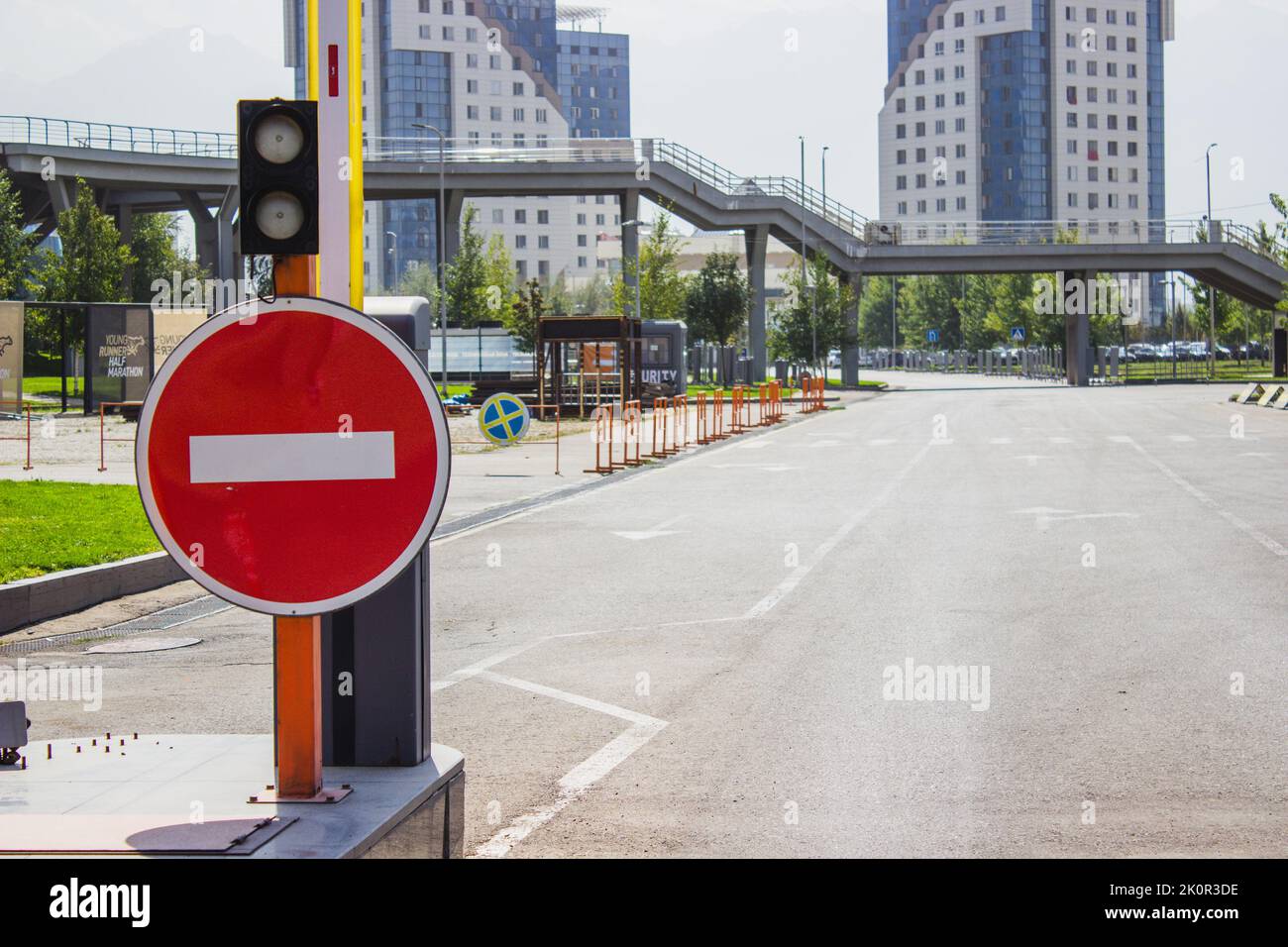 Stop signboard hi-res stock photography and images - Alamy